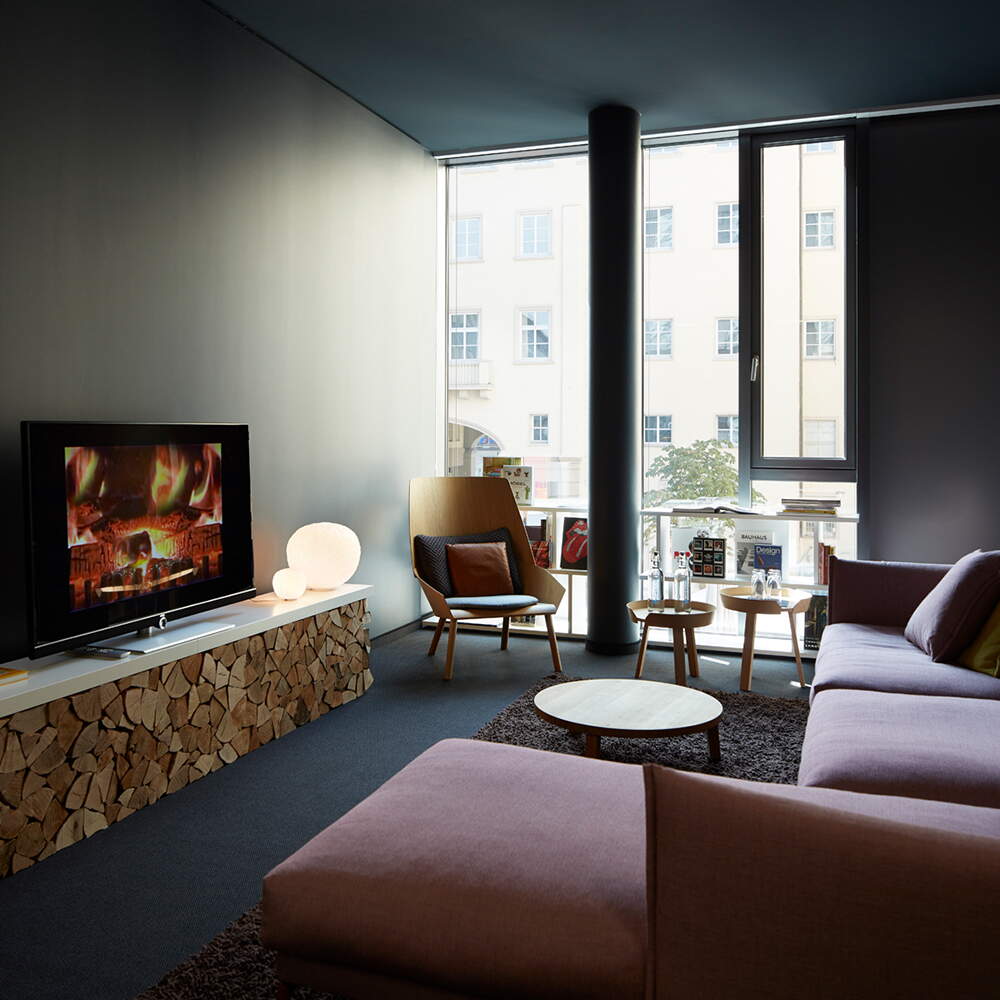 Meteorite table | BERLIGHT